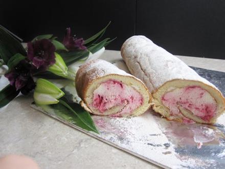 Raspberry Meringue Roulade | Recipe | Cuisine Fiend