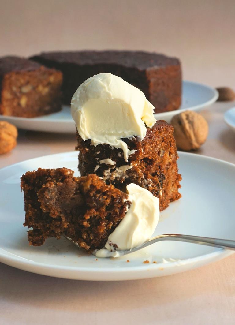 Honey Cake With Dates And Apples | Recipe | Cuisine Fiend