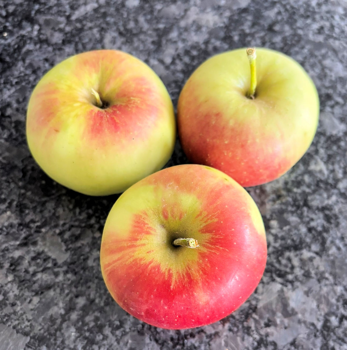 Lemon And Apple Slices | Recipe | Cuisine Fiend